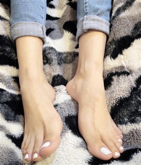 These Lovely Toes Deserve A Gentle Touch R Exoticfeetshow