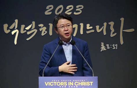 이 땅의 삶은 영원하지 않은 과정일 뿐언젠가 주님 앞에 서게 돼”