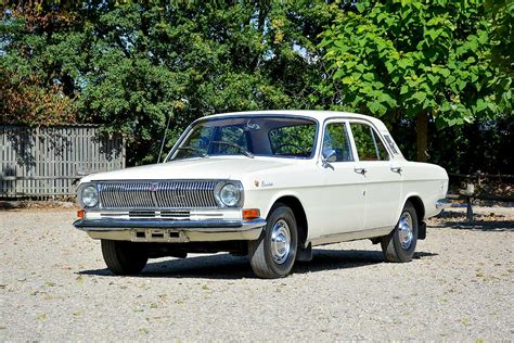 Gaz 24 Volga Sovietsky Symbol Statusu S Kultovým Charakterom Auto