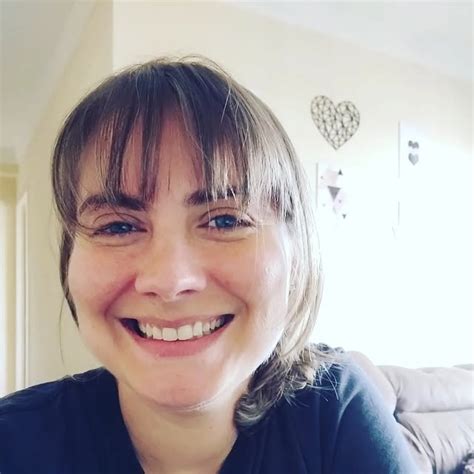 Samantha Raffel Saraffel • Threads Say More