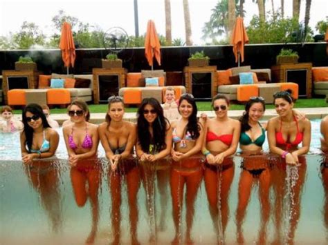 21 Of The Sexiest Photobombs Ebaums World 21 Of The Sexiest Photobombs Ebaums World