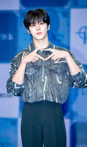 사진 김우석여심 사로잡는 하트 Osen