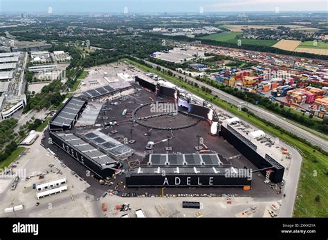 Der Aufbau Der Riesigen Open Air Arena Fuer Die Europa Konzerte Von