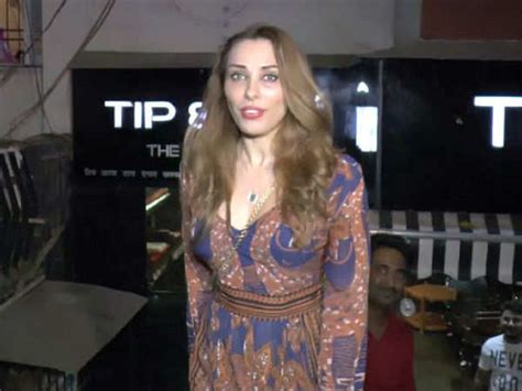 Iulia Vantur Captured In The City Watch Videos Online Misskyra Videos