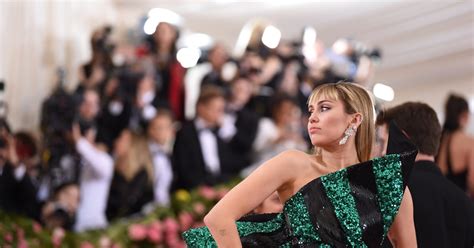 Miley Cyrus Quotes About Her Sexuality In Elle Deserve A Standing