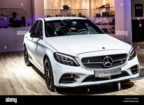 Mercedes Blanche Banque De Photographies Et Dimages à Haute Résolution