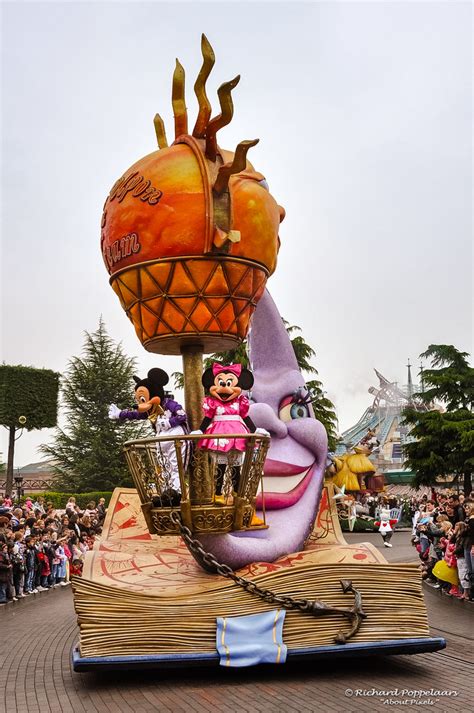 Mickey And Mini Mouse Central Plaza Street Parade Disne Flickr