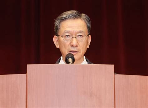 정성호 법무장관 檢 공무원 직권남용·기업 배임 수사 신중 검토 아시아경제