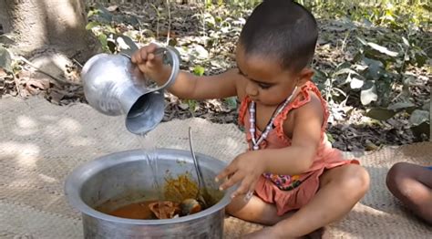 3 Anyos Na Bata Marunong Na Magluto Ng Ulam Ipinagluto Pa Ang Mga Kaibigan The Daily Sentry