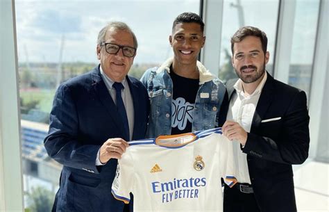 Real Madrid Sign Brazilian Right Back Vinicius Tobias From Shakhtar