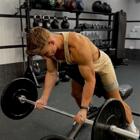 Ez Bar Curl Proper Form And Technique Guide Gravitus Ez Bar Curl Proper Form And Technique Guide Gravitus