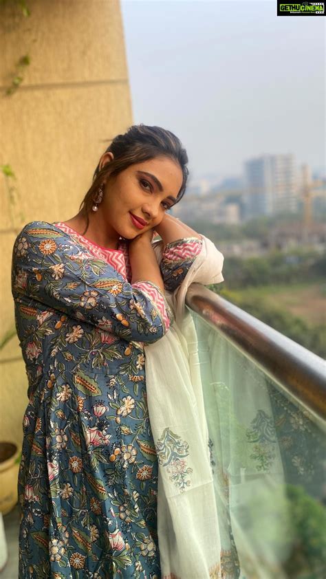 Pooja Banerjee Instagram Happy Makar Sankranti ️ May The Sun God Throw Rays Of Peace