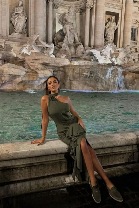 31 Stylish And Comfortable Rome Outfit Ideas For Your Roman Holiday