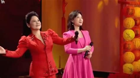 张伟芳、东方红艳演唱《拜新年》，喜庆氛围直接拉满！腾讯新闻