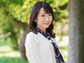 AV初撮り四十路美熟女の色気がえろいカメラの前で服を脱ぎ下着姿になる美魔女をご覧ください 動画エロタレスト