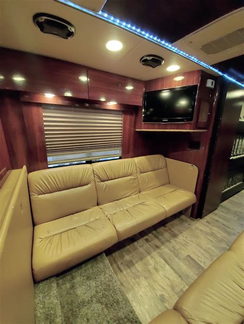 Bordur Entertainer Coach 4 — Bordur Coach Leasing