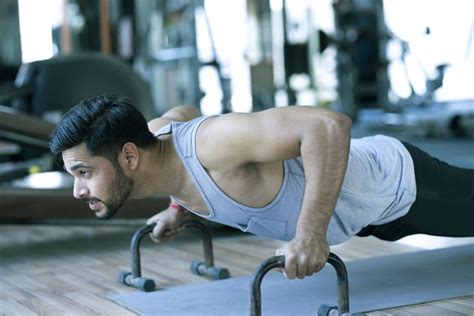6 Best Push Up Bar Exercises for Effective Workout – Torokhtiy ...