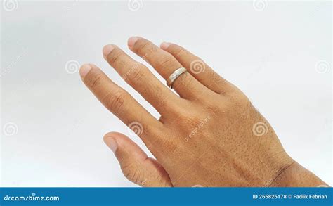 Thumb On Right Hand Ring