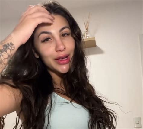 Jheny Santucci Exibe Barrigão De Sete Meses Gabriel Está Crescendo