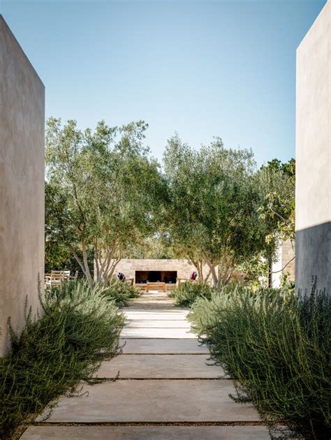 Studio Schicketanz Creates California Home With Textured Stone Walls