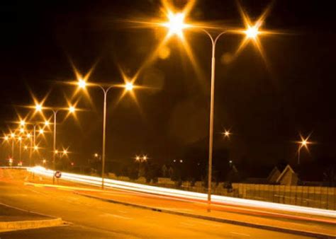 Siang Hari Lampu Jalan Masih Menyala