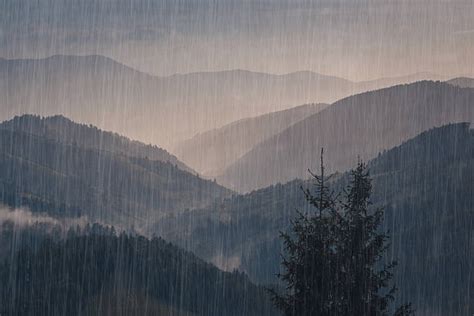 Paisajes Con Lluvia Banco De Fotos E Imágenes De Stock Istock