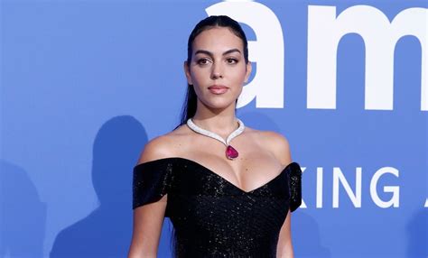 Vestidos Exclusivos Y Diamantes El Glamuroso Estilo De Georgina