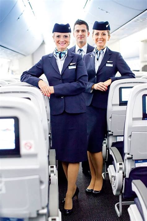 Tui Group New Cabin Crew Member Uniforms Luchtvaart Dames
