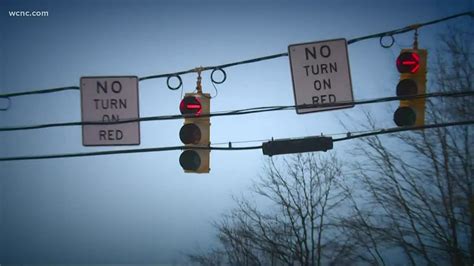 Right Red Arrow Traffic Light