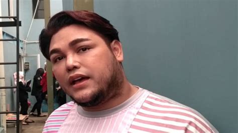 Gadis Tunagrahita Desain Hijab Untuk Ivan Gunawan