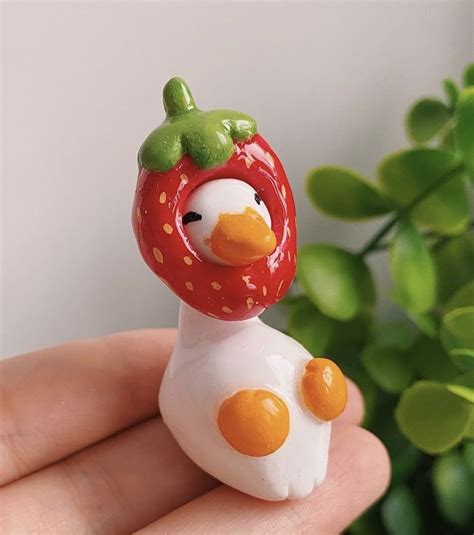 Pin By Sthefany Bevenuto On Chaveiro Cute Clay Clay Crafts Diy Clay Crafts