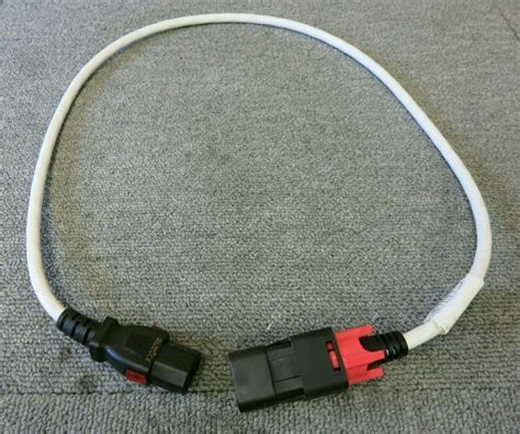 Zonit Zlock Zc14 17 Ac13 1m We Iec Dual Locking Cable 1m White C14 To C13