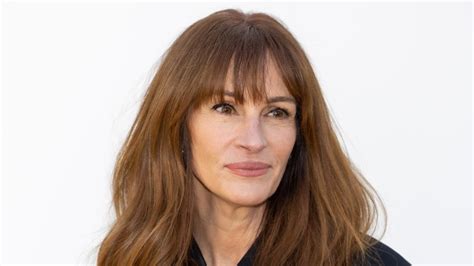 Julia Roberts Debuts A Full Fringe At Paris Fashion Week