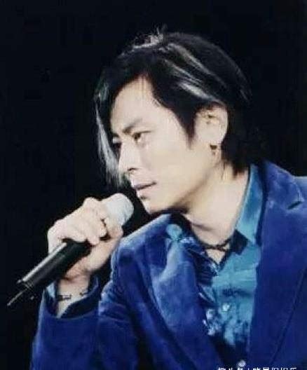 歌手王杰45岁被毒哑，一代歌星就此陨落，他的遭遇太悲惨了音乐因为天王