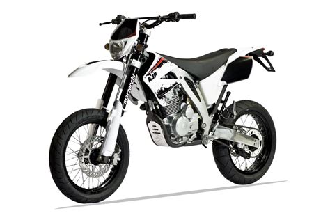 Ajp Pr4 200 Supermoto 2014 2015 Specs Performance And Photos