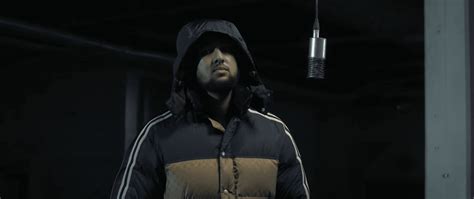 Premiere Tr Trizzy Steps Up For A One Mic Freestyle Grm Daily