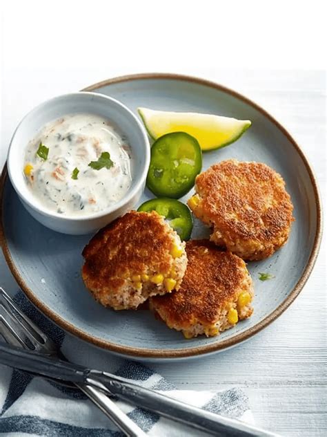 Delicious Salmon And Corn Cakes With Jalapeño Mayonnaise