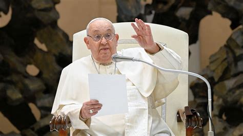 Papst Franziskus Trifft Junge Ukrainer In Video Schalte Domradiode