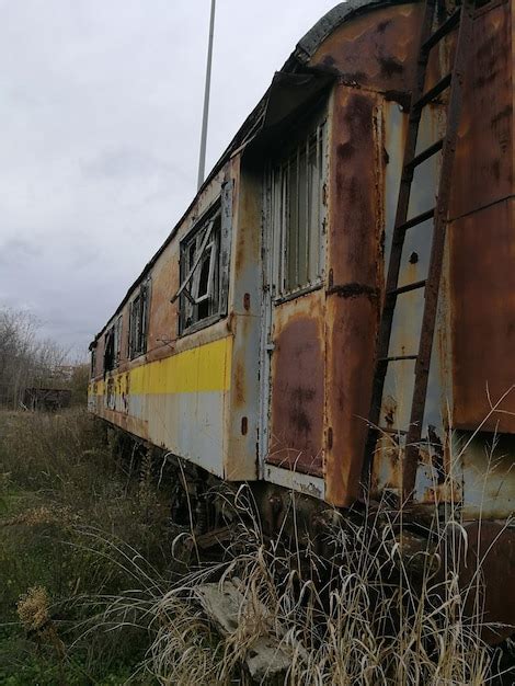 Premium Photo Abandoned Train Against Sky