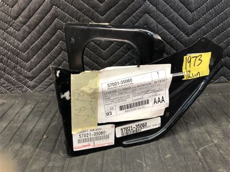 Genuine Toyota Mount Bracket 57021 35060 New Stock Room Part Sub