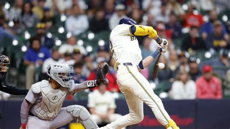 Yelich Walk Off Grand Slam Gives Brewers 5 1 Victory