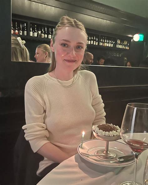 Dakota Fanning R Celebextra