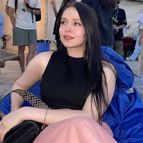 Eva Kh Eva • Threads Say More