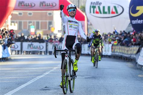 Mugello Gioele Bertolini E Mattia Proietti Come Valentino Rossi