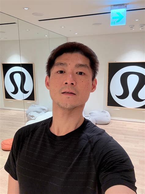 持續在嬋柔、皮拉提斯指導員與打工仔中維持平衡。可以在公司工作很開心也很榮幸，因此笑稱自己變成衣服的奴隸。🤣🤣🤣如果公司允許可以裸上身工作，我會