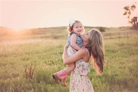 Pin By Allie Schweizers Photography On Mother Daughter Poses Mother