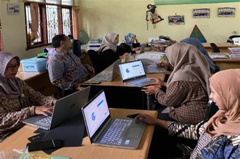 Providing Technology Access To West Java Schools Microsoft Local