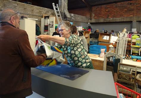 Kringloopwinkel Op Nieuwe Stek Veel Nieuwe Spullen Maar Wel Tweedehands Indebuurt Vlissingen