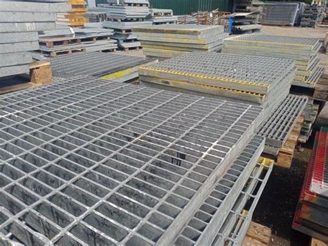 Used Floor Flow Forge Walkway Galvanised Steel Grating 1 000 Mtr X 1 000 Mtr 50 Mm Deep X 5 Mm