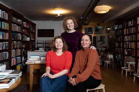 De Vrouwen Van De Java Bookshop Nemen De Linnaeus Boekhandel Over Een